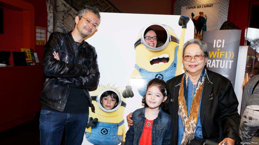 Dua Anak NH Dini, Pencipta Minions dan Penggiat Pendidikan