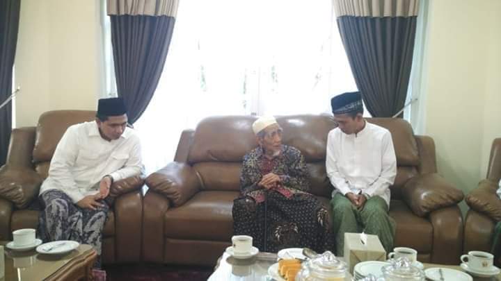 Sowan Habib Luthfi dan Mbah Moen, Ini Alasan Syaikh Abdul Shomad