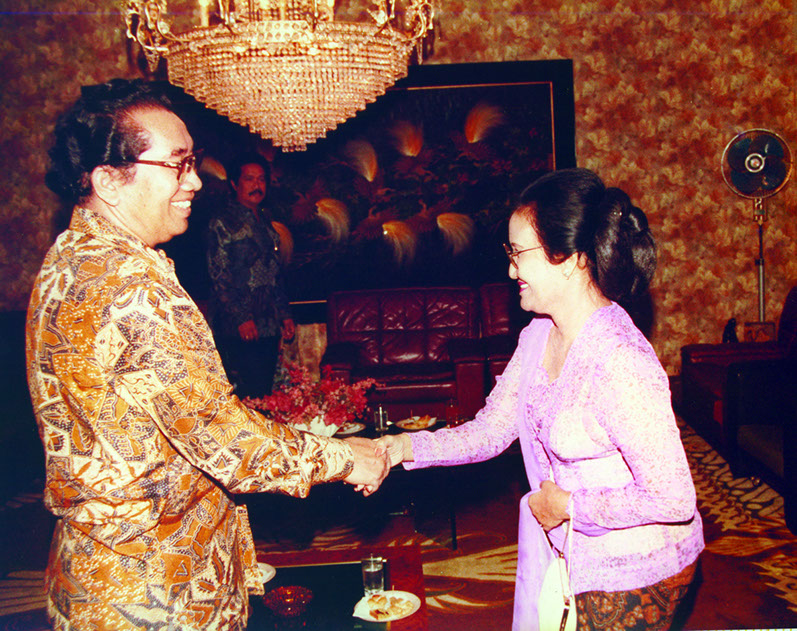 Nani Soedarsono, Perempuan Tegar di Tengah Gempuran Budaya Asing