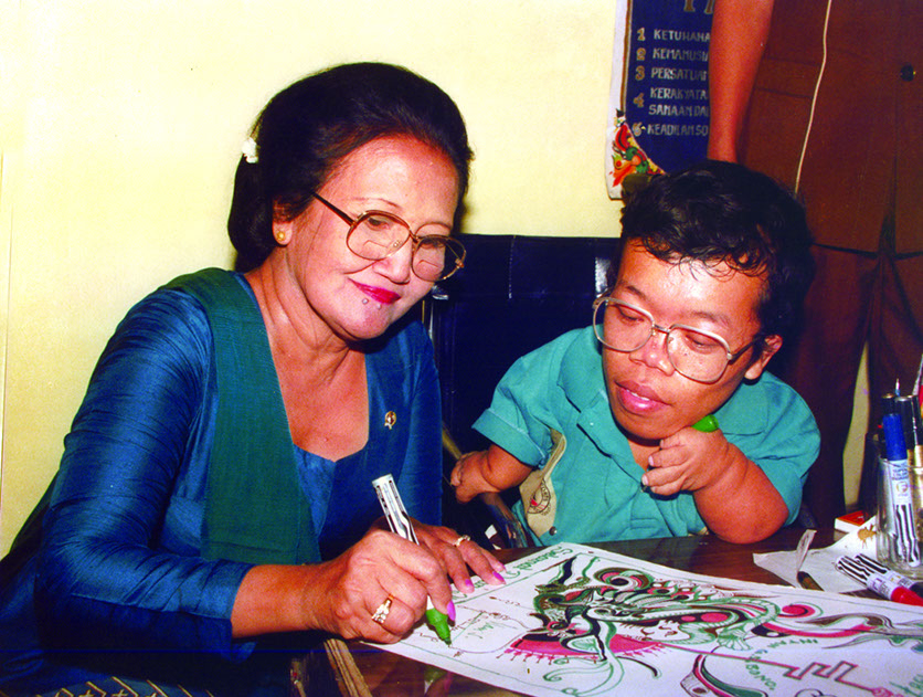 Nani Soedarsono, Perempuan Tegar di Tengah Gempuran Budaya Asing