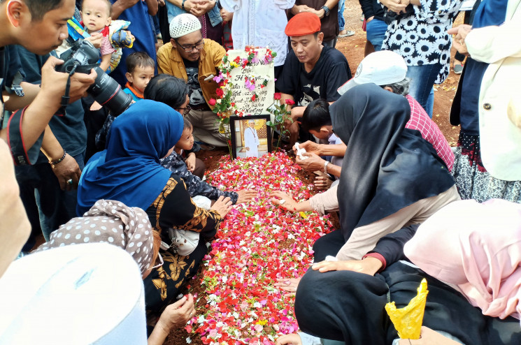 TBC Penyebab Kematian Komedian Nur Tompel