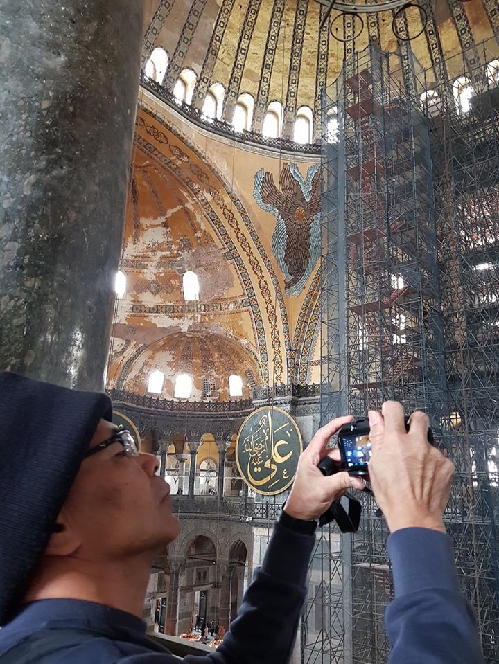 Cahaya Ilahi di Hagia Sophia dan Blue Mosque di Turki