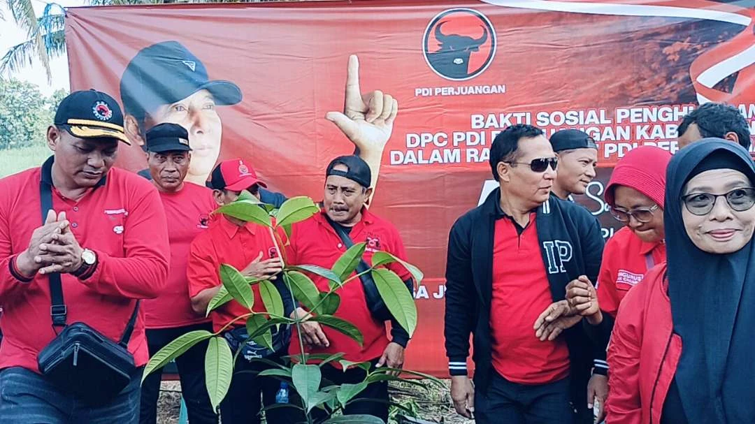 Peringati HUT PDI Perjuangan ke-52, DPC Kabupaten Kediri Gelorakan Spirit Reboisasi Taman 600 Pohon