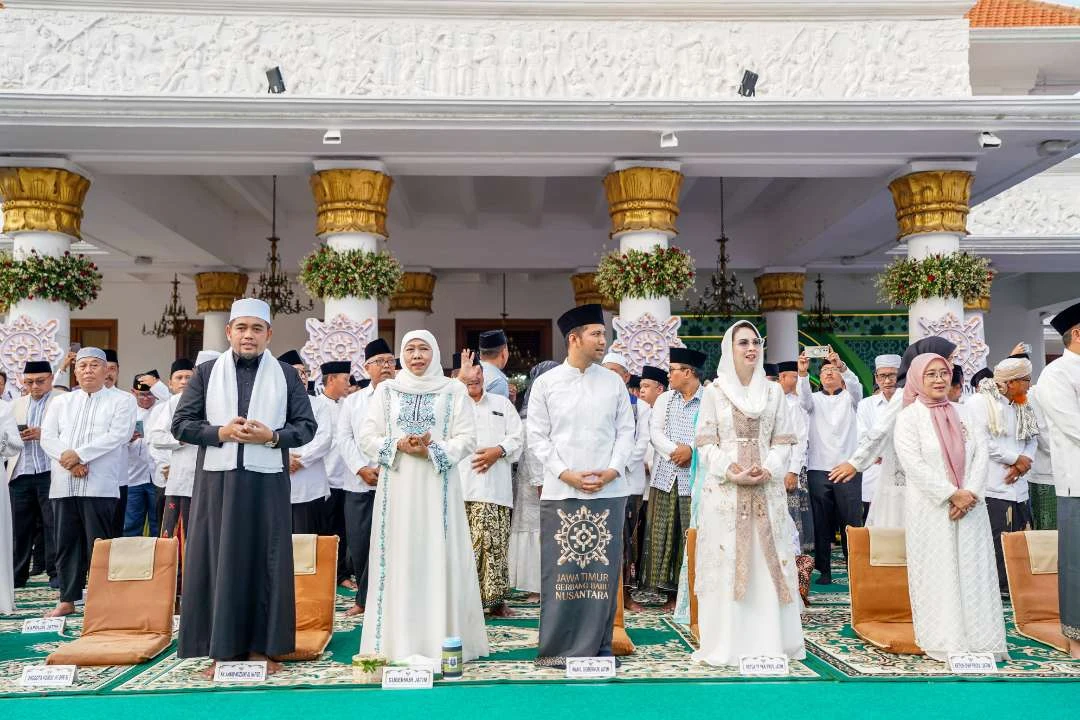 Gubernur Khofifah Ajak Warga Wujudkan Jatim Gerbang Baru Nusantara saat Tasyakuran di Grahadi