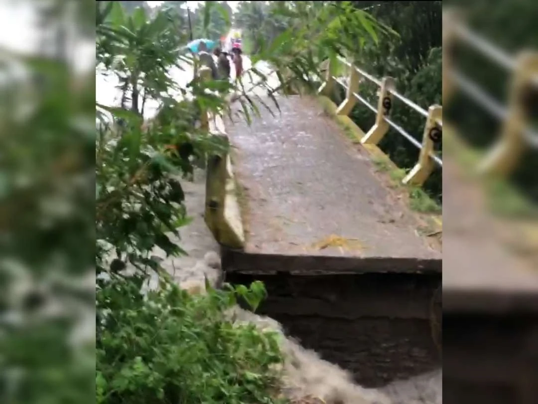 Hujan Deras, Jembatan Desa di Blora Putus Total
