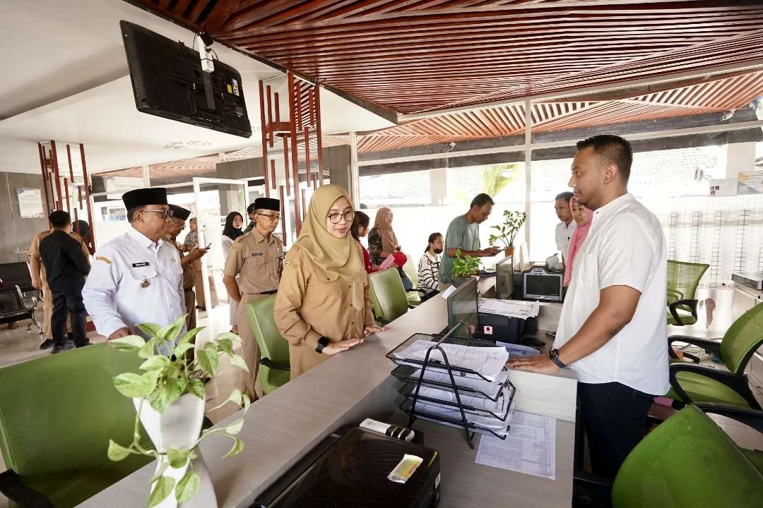 Sidak Layanan Publik, Bupati Ipuk Tekankan Aspek Hingga Hospitality Pelayanan