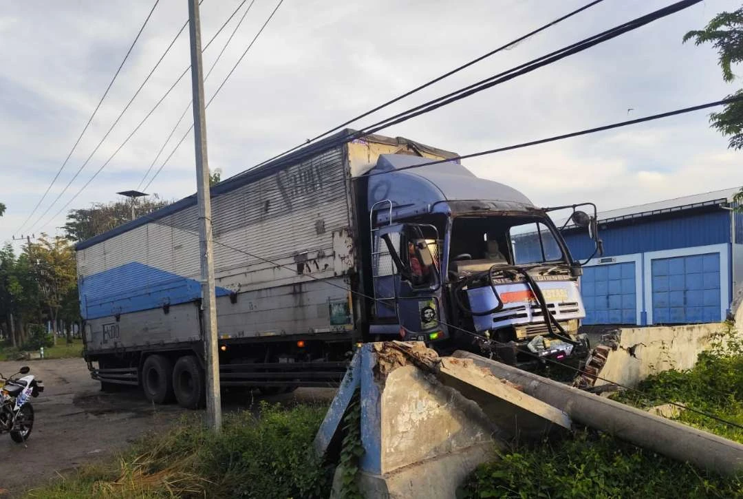 Kecelakaan Truk Tronton di Jalur Pantura Tuban, Sopir Meninggal di Tempat