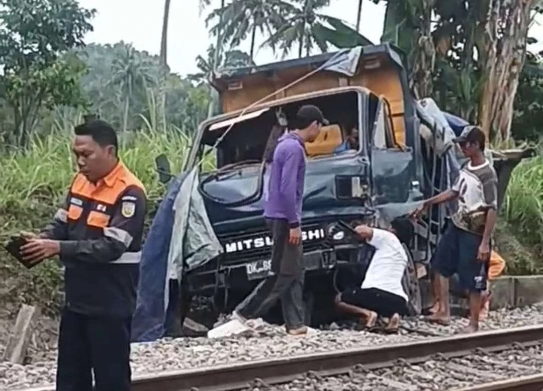 Kecelakaan Kereta Api di Jember: KA Ijen Ekspres Tabrak Truk di JPL 9, Perjalanan Tertunda 123 Menit