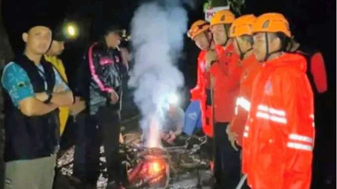 Proses Evakuasi Pendaki Jember yang Jatuh ke Jurang Gunung Saeng ...
