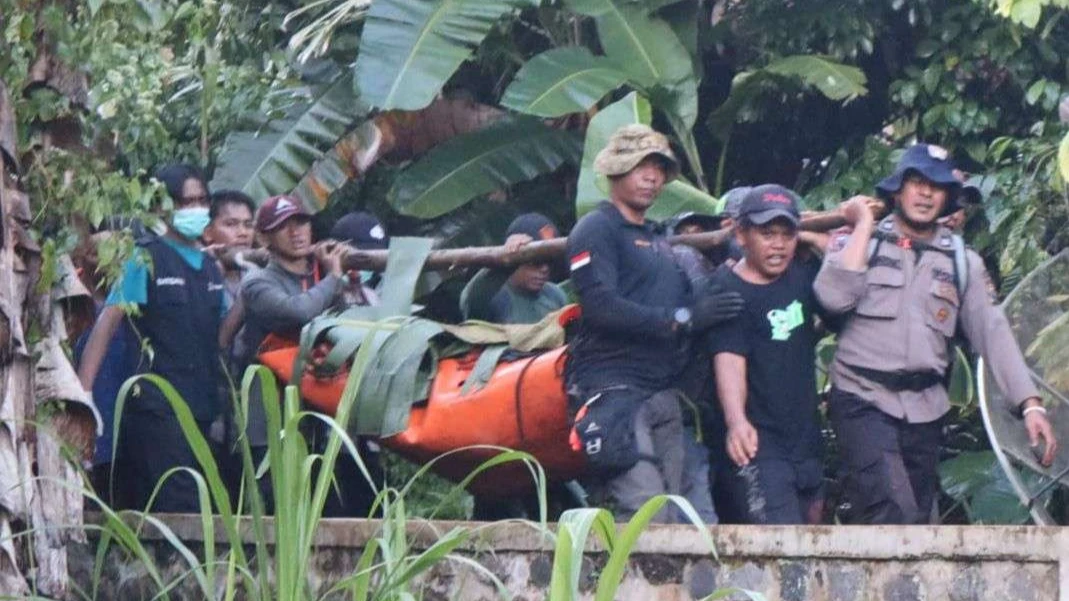 Evakuasi Jenazah Pendaki Jember dari Gunung Saeng Bondowoso Berlangsung ...