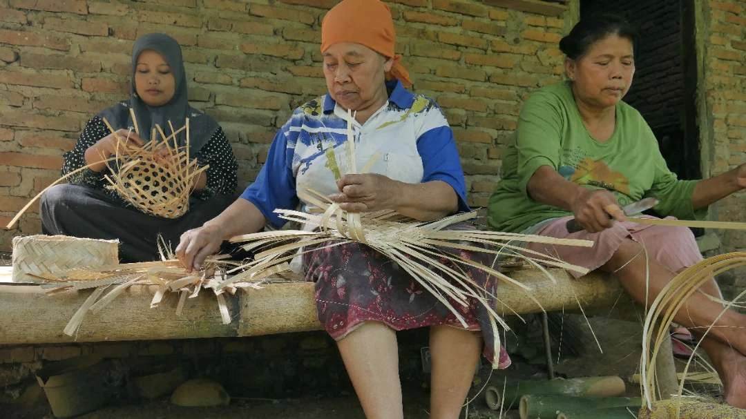 Penggunaan Kantong Plastik Ditekan, Kerajinan Wadah Berbahan Bambu di Banyuwangi Menggeliat