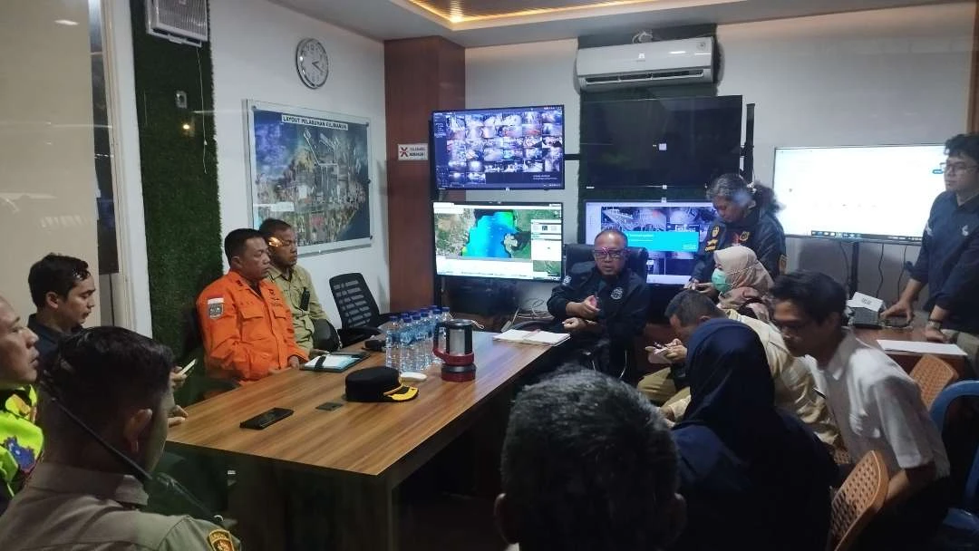 KMP Tunu Pratama Jaya Tenggelam di Selat Bali Bawa 53 Penumpang dan 12 Kru Kapal