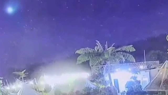 Meteor Besar Jatuh di Laut Jawa