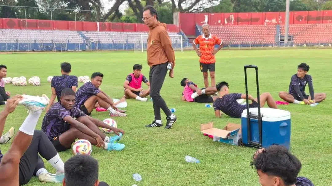 Merugikan Tim, Pelatih Persik Kediri Ong Kim Swee Analisa Dua Kartu ...